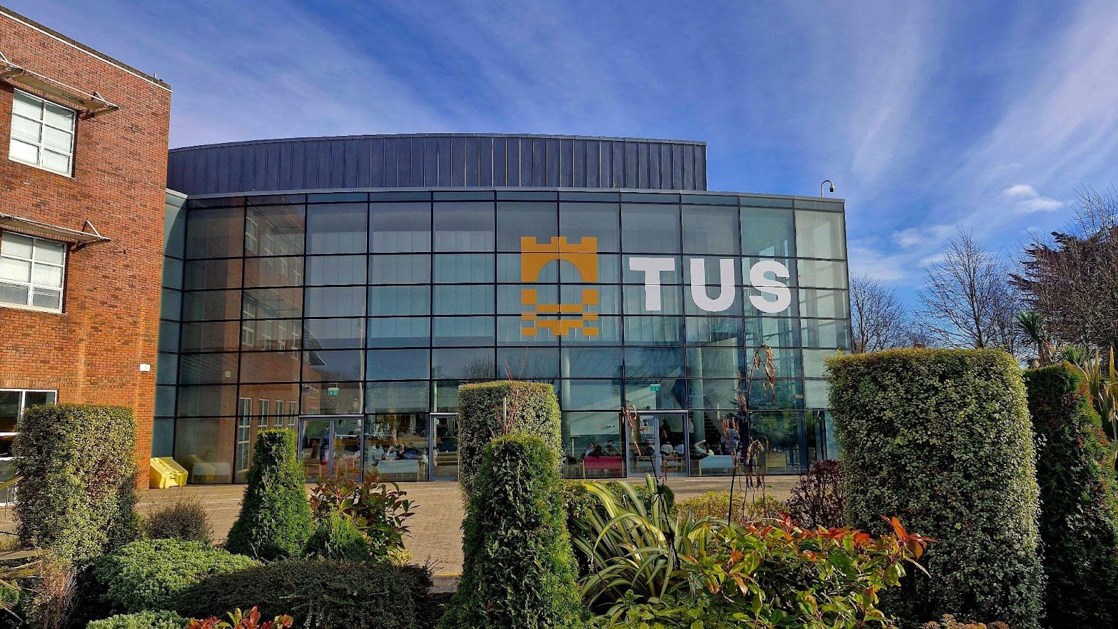 Technological University of the Shannon,Homestay and Guardiansh